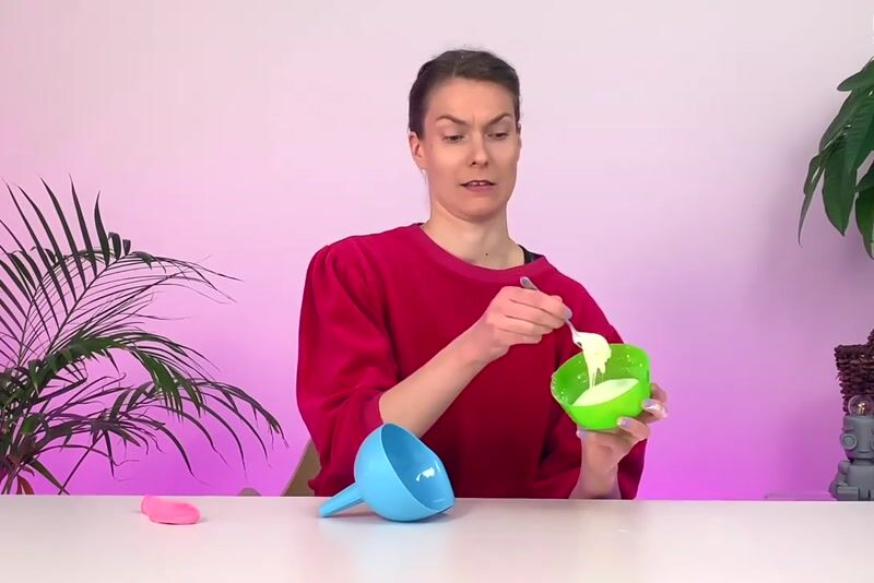Fun science & mathematics experiment about non-Newtonian fluids & more
